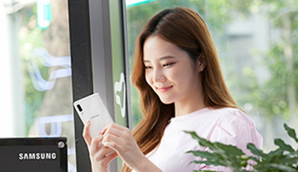 SKT, 2400만 화소 초고화질 셀카폰 '갤럭시A8스타' 출시